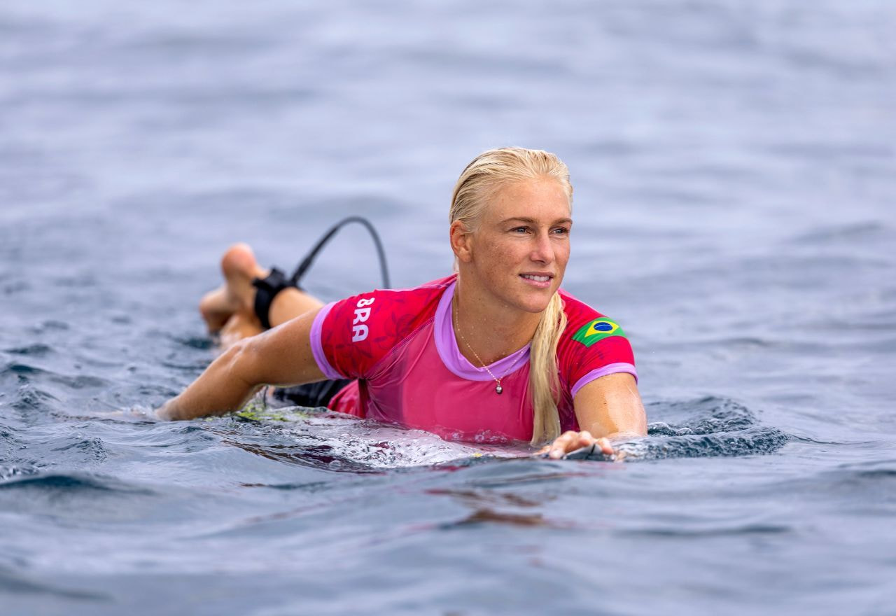 Tati Weston-Webb: conheça a primeira medalhista olímpica do surfe ...
